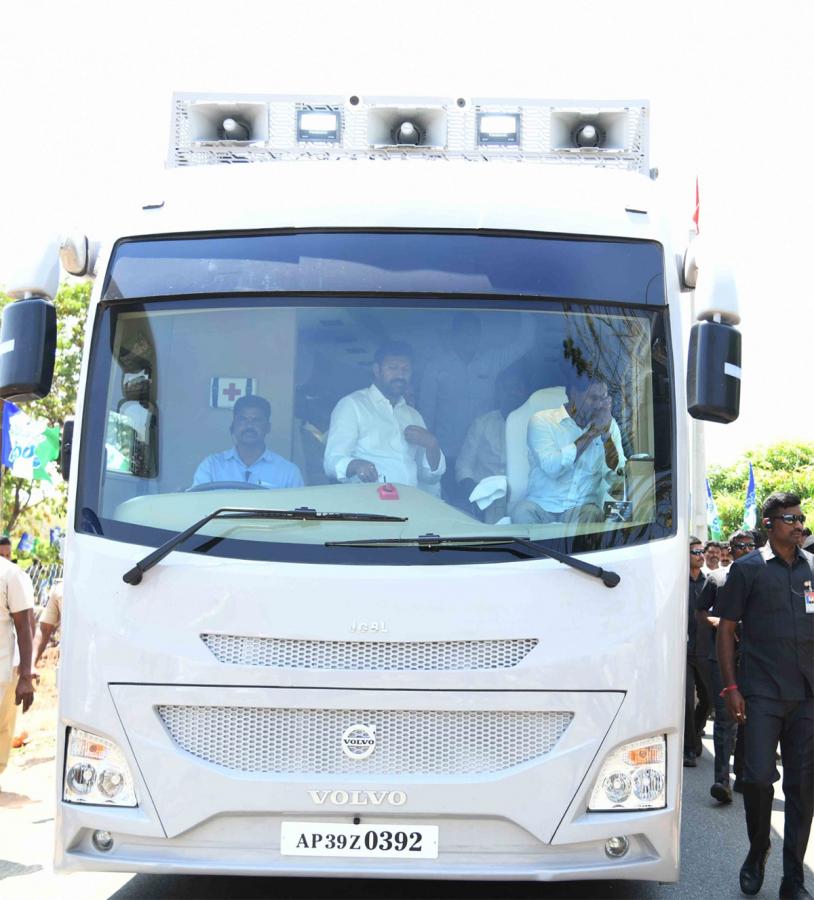 CM Jagan Bus Yatra Photos: బస్సు యాత్రలో జననేత జగనన్నకు సాదర స్వాగతం (ఫొటోలు) | Memantha Siddham ...